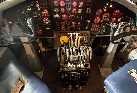 Analog Cockpit (Vintage) – Air Hollywood